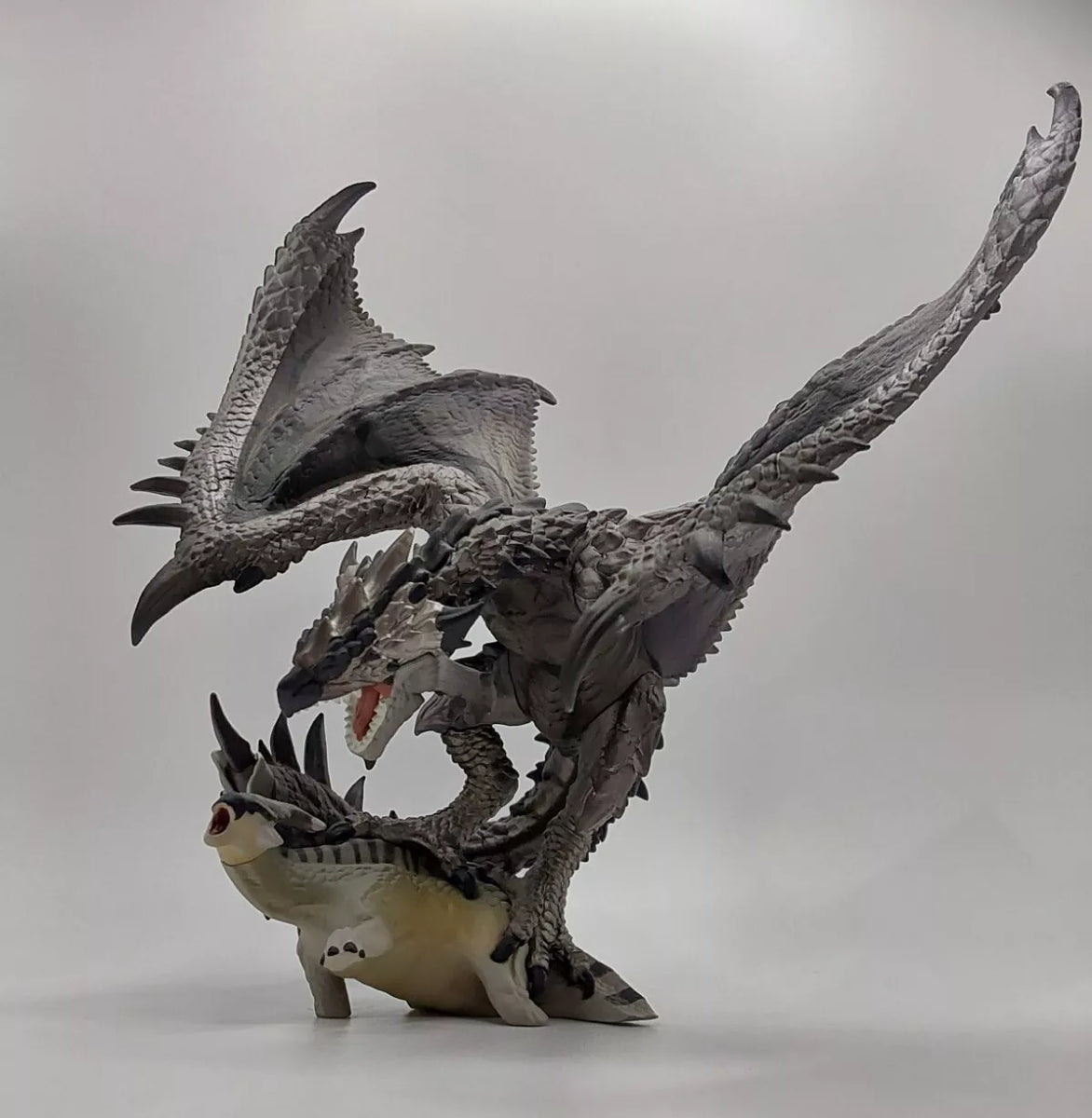 Monster Hunter Silver Rathalos DXF Statue Model Figure Builder ...